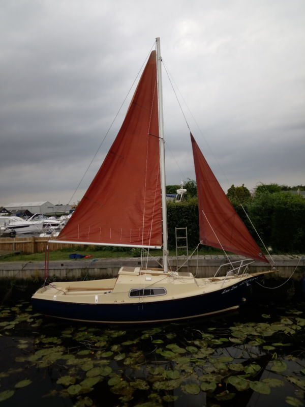 Albin Vega 27 yacht designed by Per Brohall. Information/specification